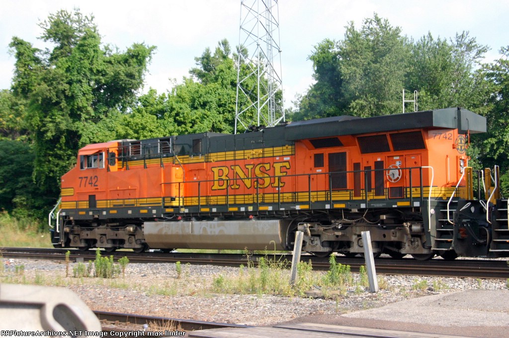 BNSF 7742